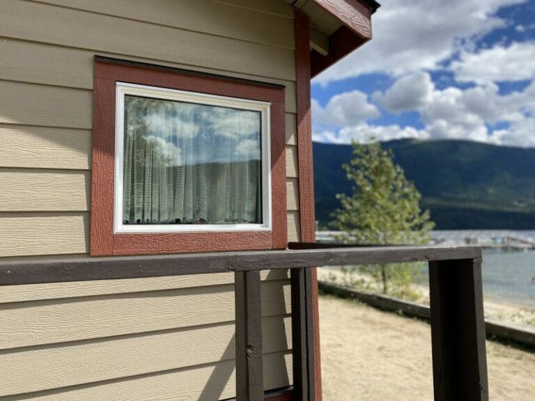 Beachfront Cabin one - Mabel Lake Resort